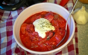 Vegetarische rode bietensoep borsjt - recept - DuurzameKeuzes